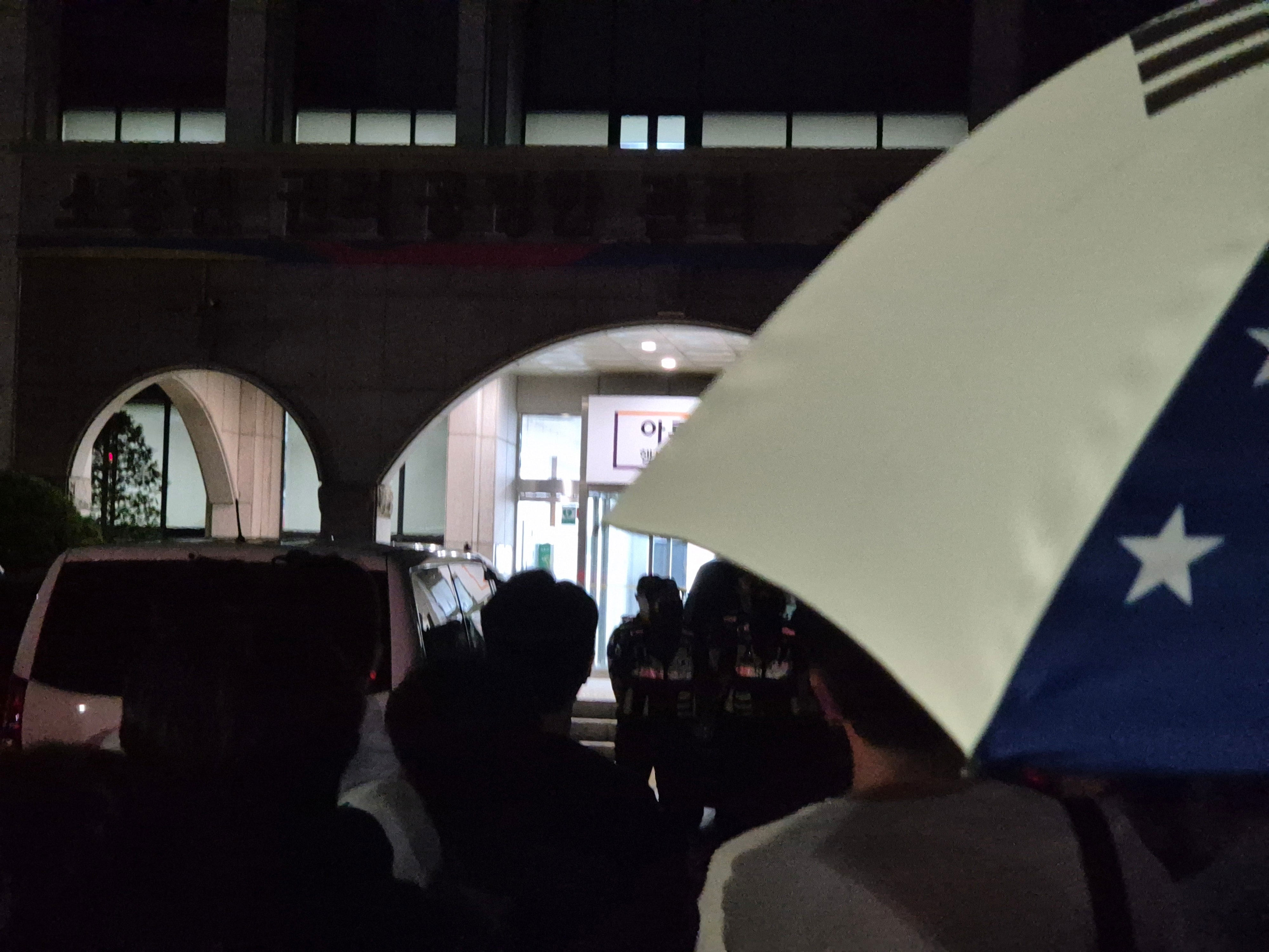 Protesters gather in Busan demanding halt to vote counting