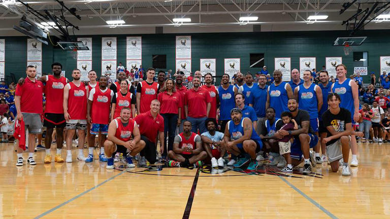 Kansas basketball greats set to return to Lawrence for 2026 Rock Chalk ...