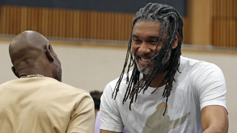 Tim Duncan's hair then and now: Photos of ex-Spurs star with dreadlocks ...
