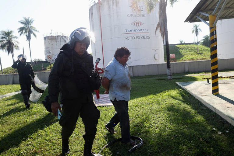 Bolivia's new defense minister pledges to clear roadblocks as protests ...
