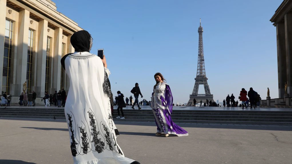 Saree walk at Eiffel Tower ignites cultural debate online