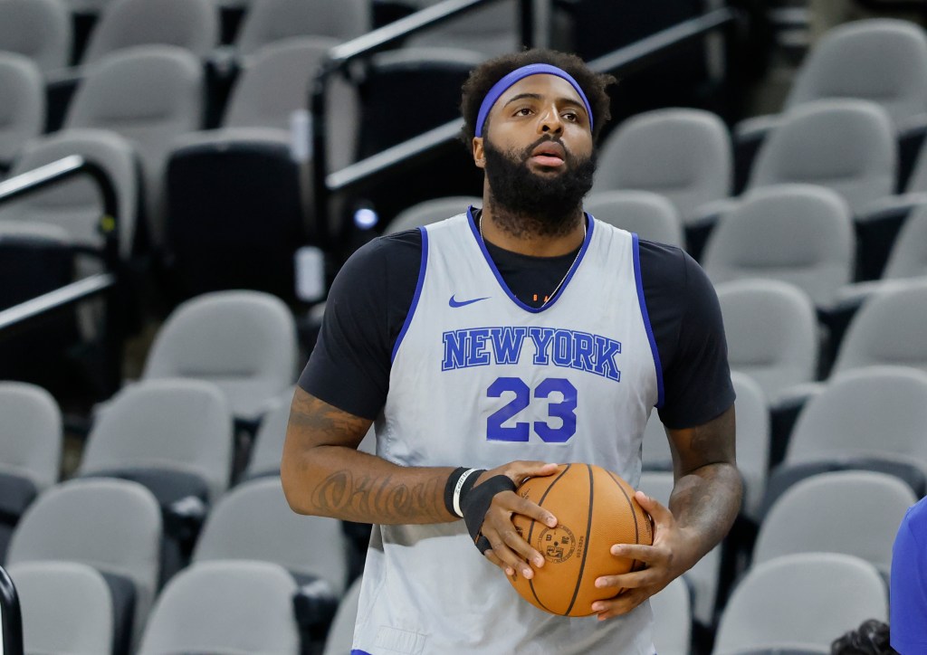 Malika Andrews loses audio during Mitchell Robinson update at NBA Finals