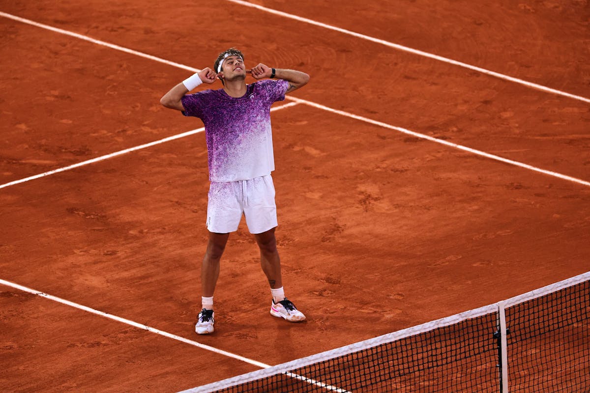 Cobolli bat Auger-Aliassime et file en demi-finale