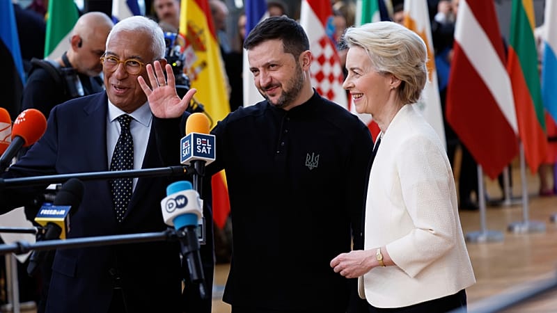 Hungary lifts veto on Ukraine's EU accession, ending two-year deadlock
