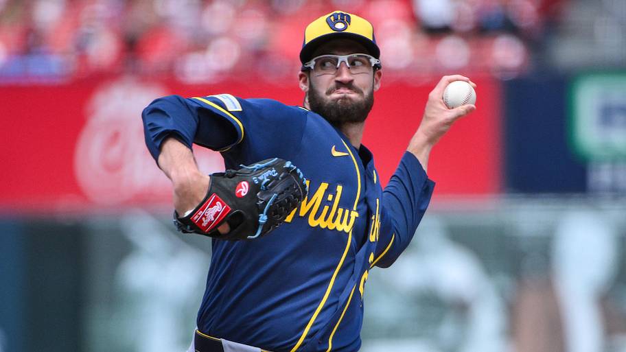 The unusual dichotomy in the Brewers bullpen gives them a sneaky advantage