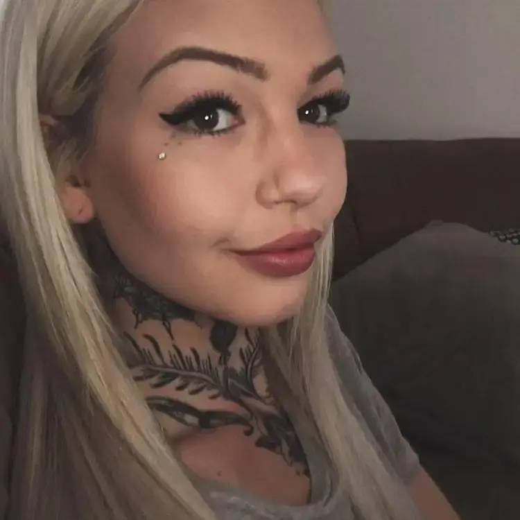 What 'most tattooed woman' looked like before as she flies across world ...