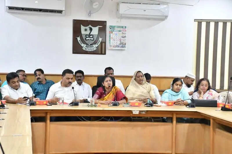 NMC to plant 5L trees in year-long green drive, Gadkari to launch ...