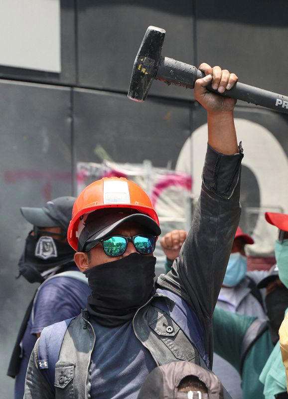 Protests and last-minute construction work disrupt Mexico City ahead of ...