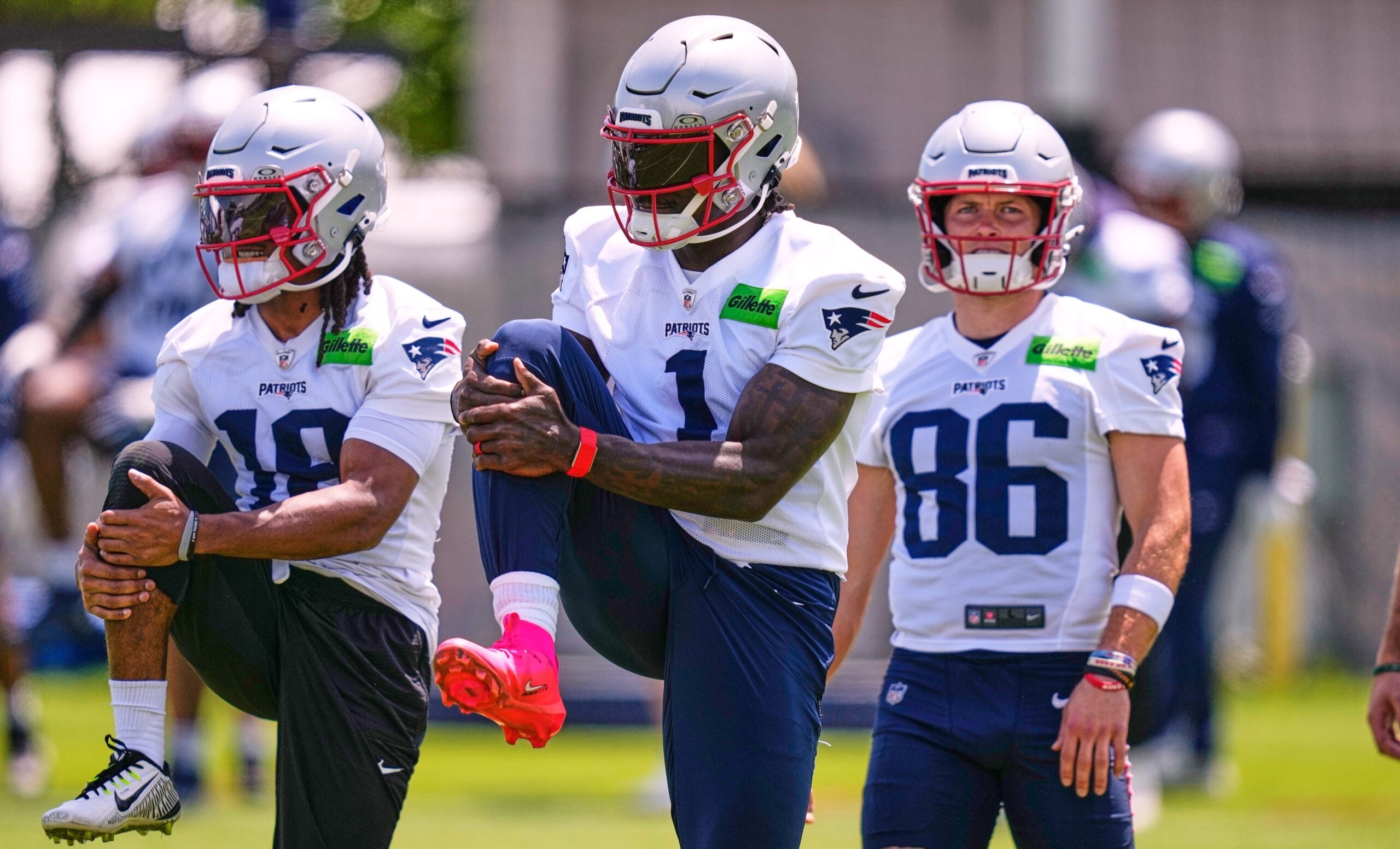Report: Patriots 'aware' of AJ Brown's degenerative knee condition ...