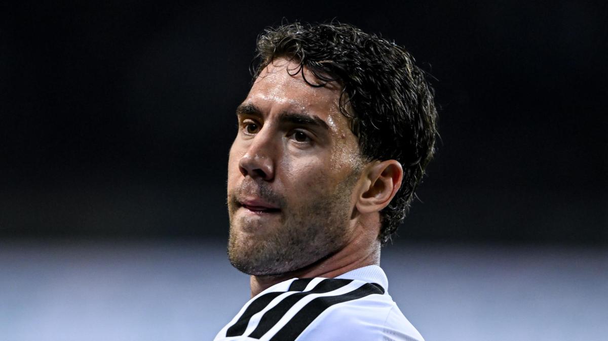 Chiellini ufficializza l'addio a Vlahovic ma aggiunge: "Non rimarrà in ...