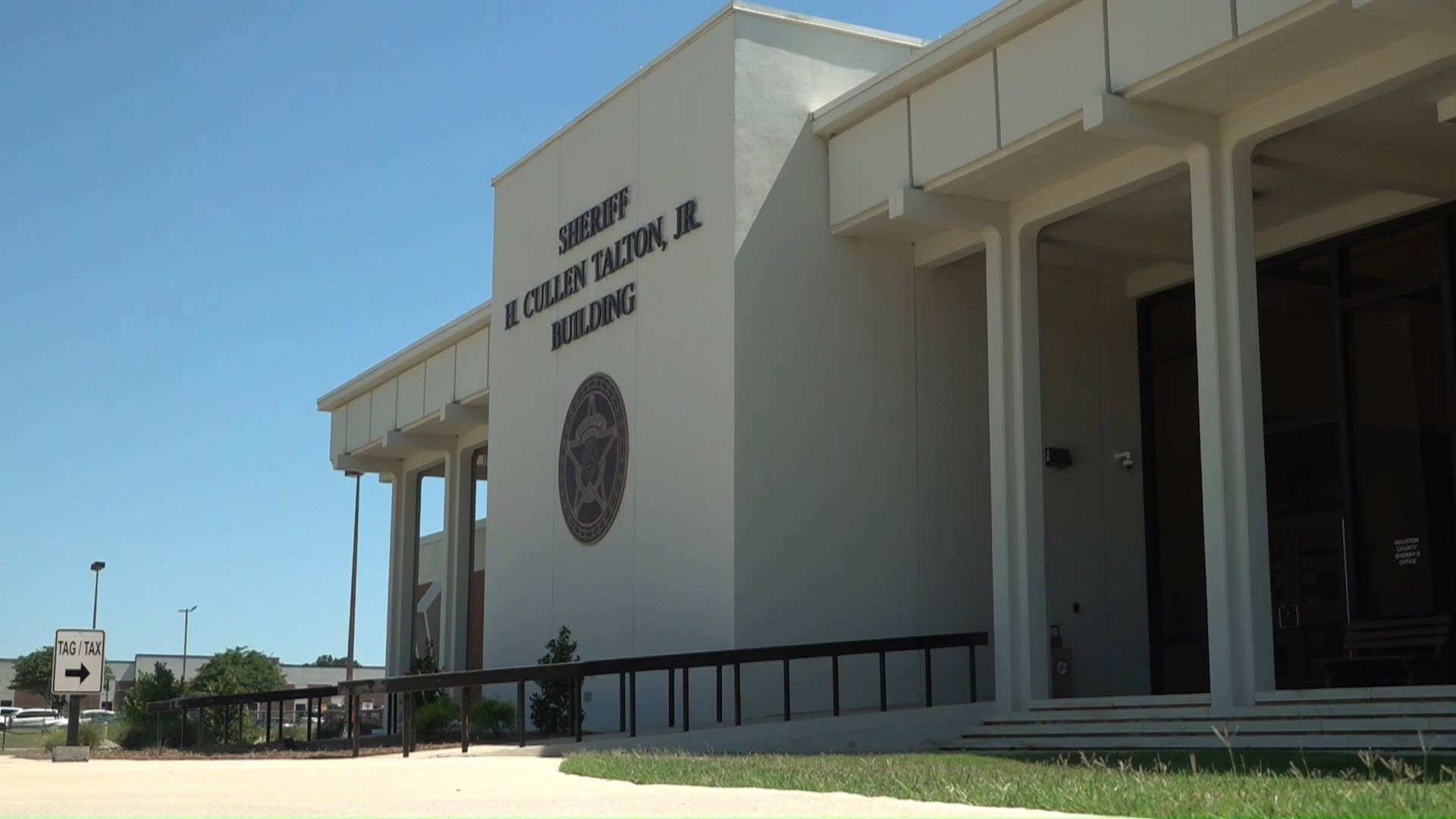 Houston County sheriff says fired deputy deliberately cut off tracking