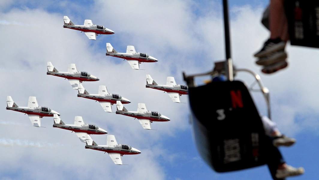Snowbirds alumni push plan to avoid years-long grounding