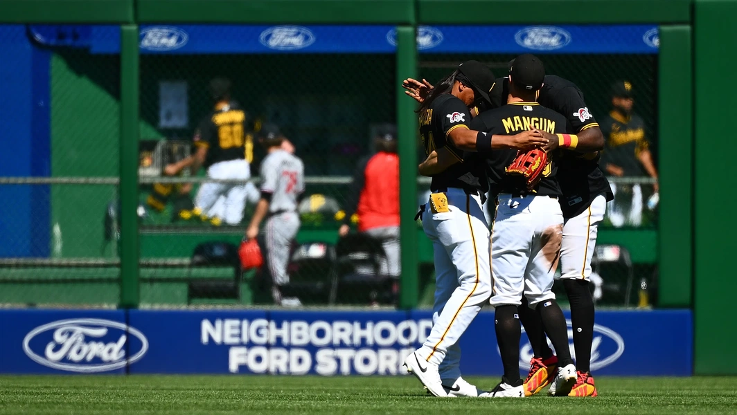 Pirates' power surge fuels fourth straight win over Astros