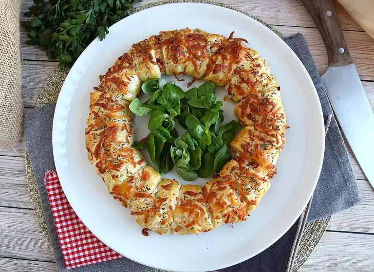 Salmon and mustard puff pastry crown