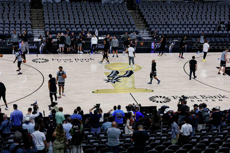 Familiar face Scott Foster to be chief official for Game 1 of the NBA ...