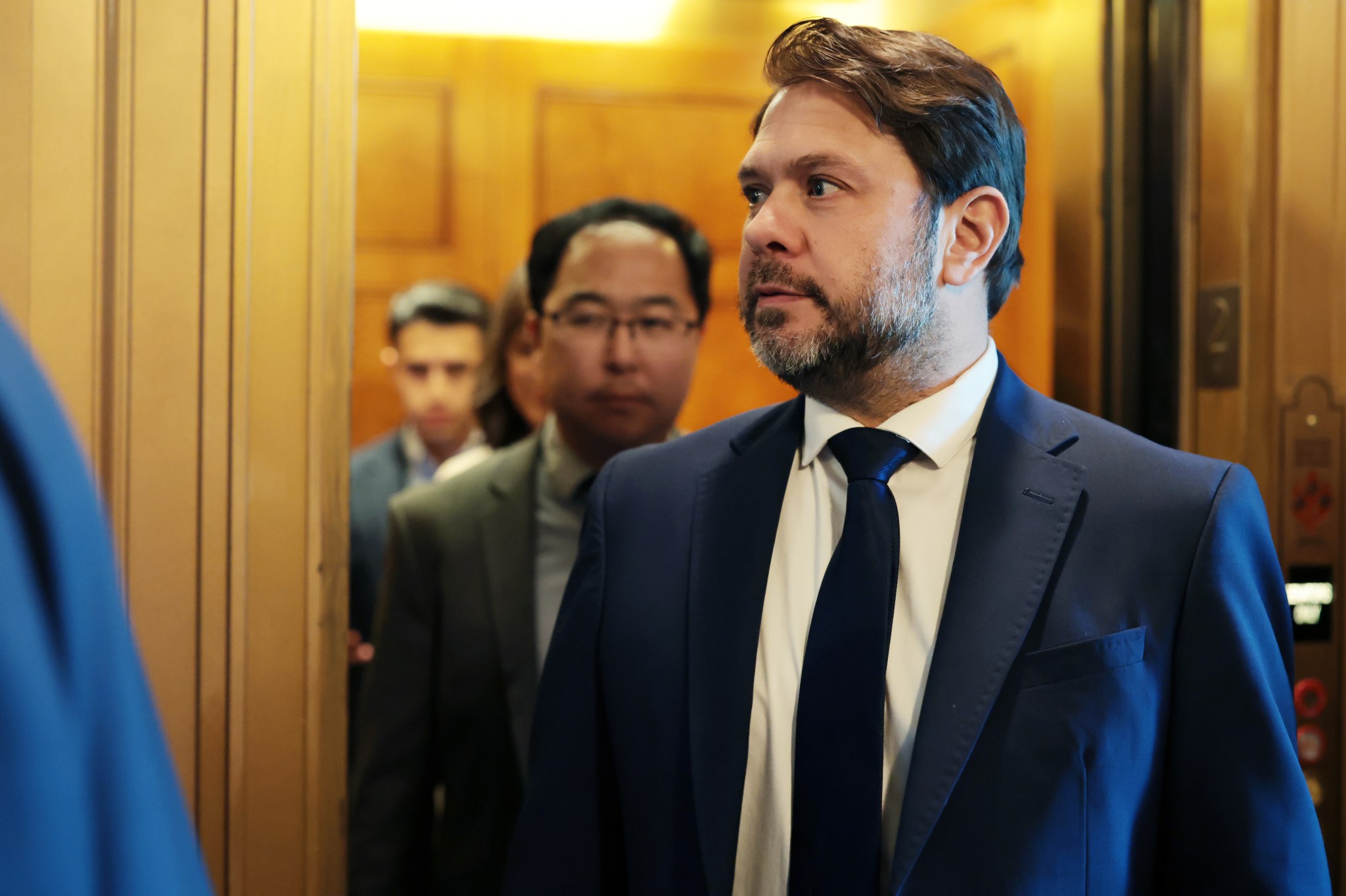 Green card update: Senator takes step to kill Trump admin change