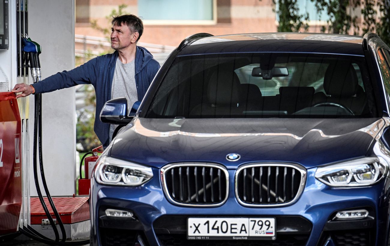 Fuel coupons in occupied Crimea, limits in Moscow: Russia's gasoline ...