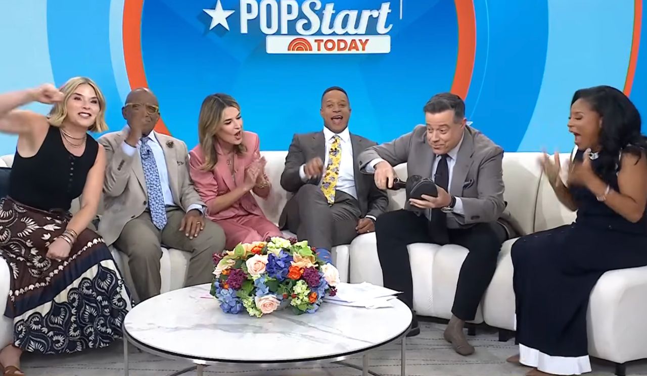 'Today''s Carson Daly expertly does a shoey live as cohosts cheer him ...