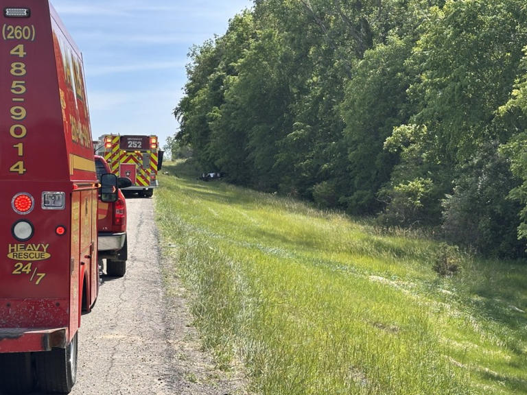 2 dead in 6-vehicle pile-up on I-69