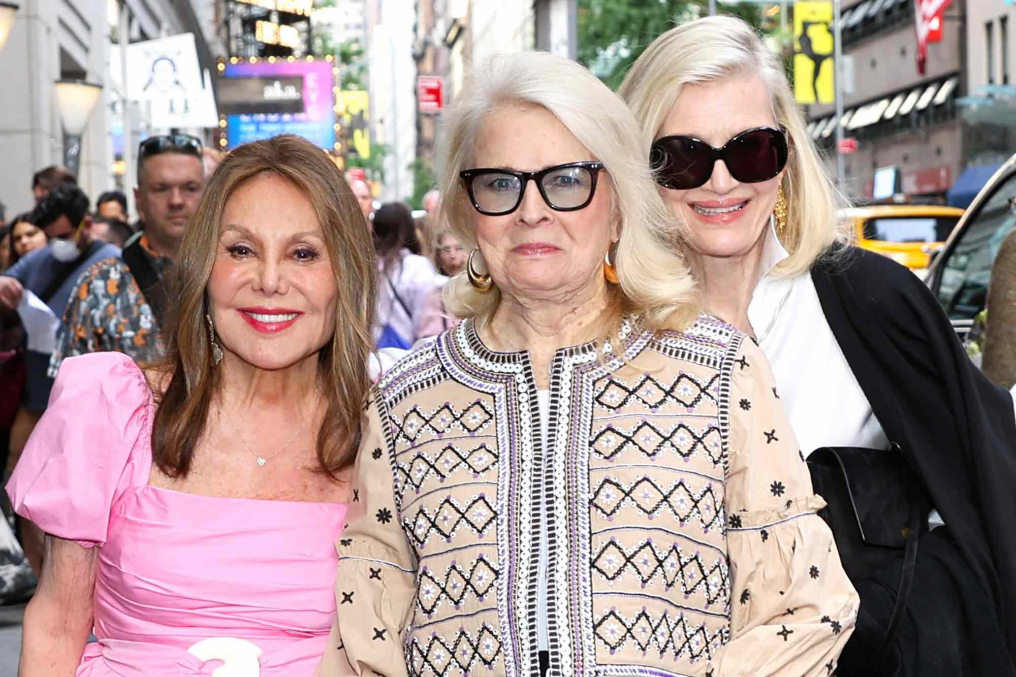 Marlo Thomas poses with Candice Bergen, Diane Sawyer for a rare red ...