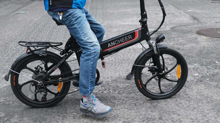 Ante el «boom» de e-bikes en Florida, AAA lanza campaña sobre riesgos