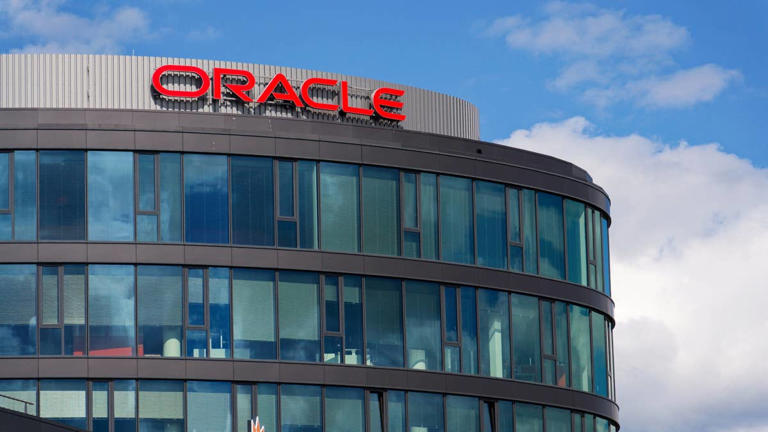 5-star analyst resets Oracle stock price target