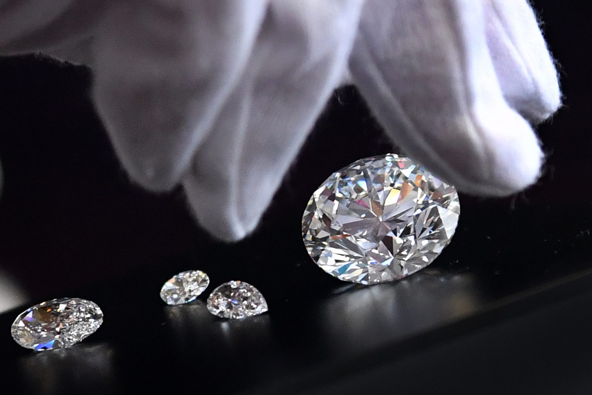 This African president wants to make a diamond deal with Trump