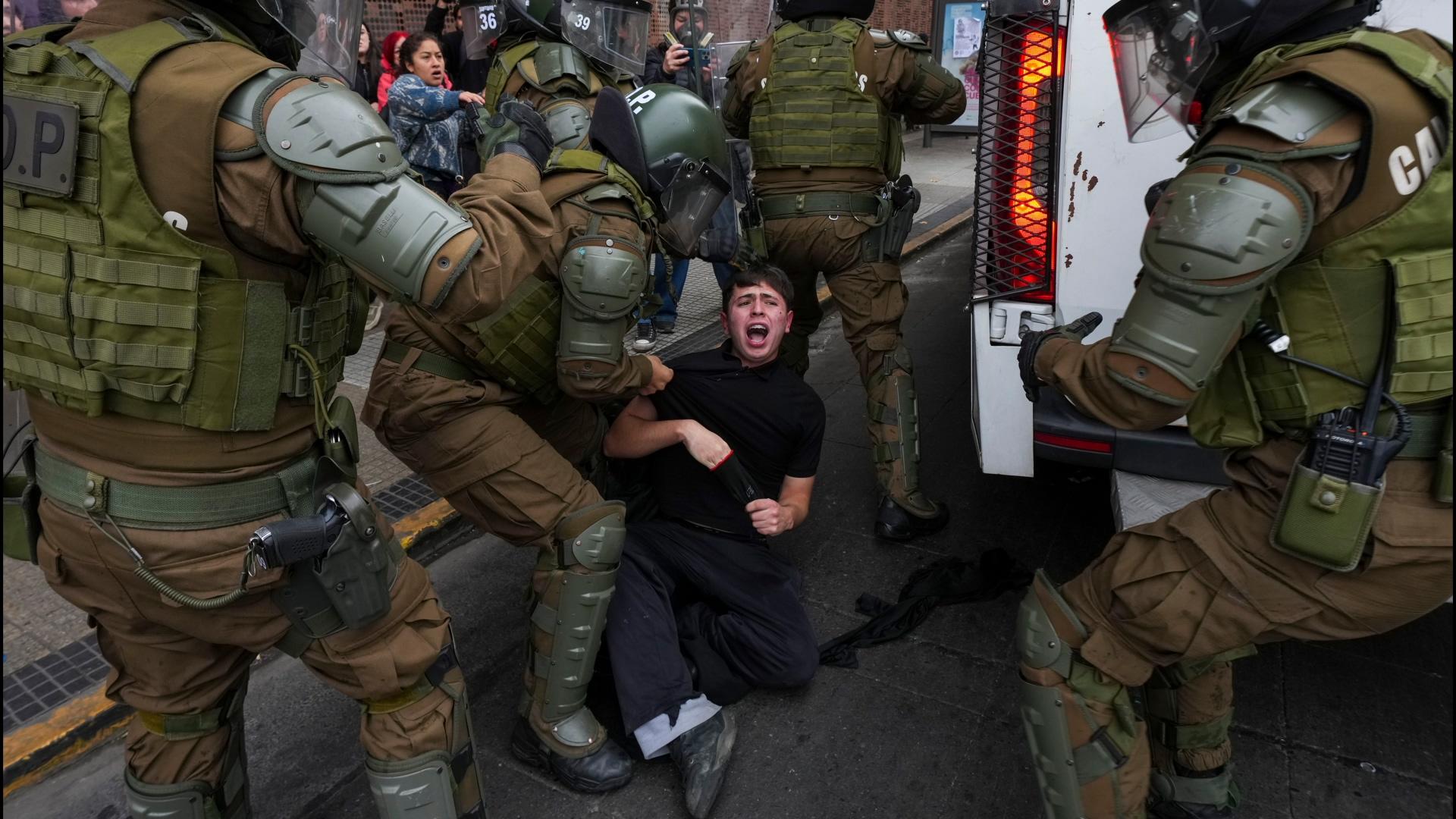 Chile students clash with police while protesting Kast government