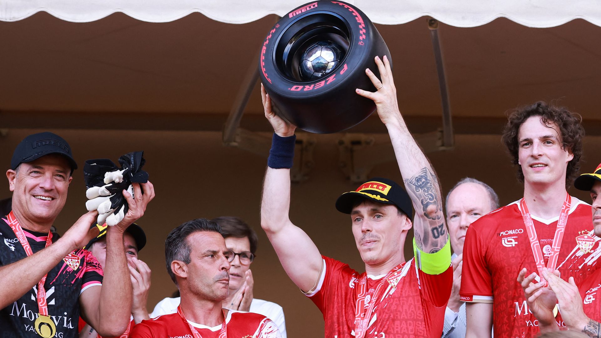 Las fotos de Louis Ducruet levantando la copa de la 'Racing Stars ...