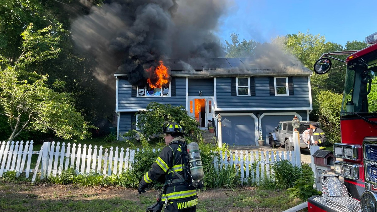Fire breaks out at Franklin home