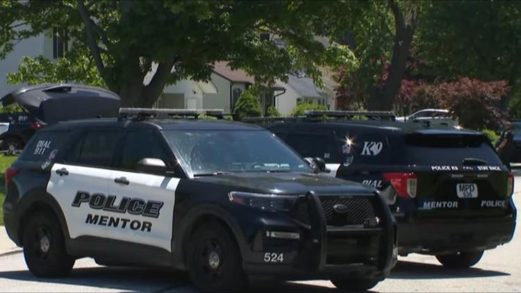 Driver barricaded after 2 bicyclists struck by vehicle in Mentor; SWAT ...