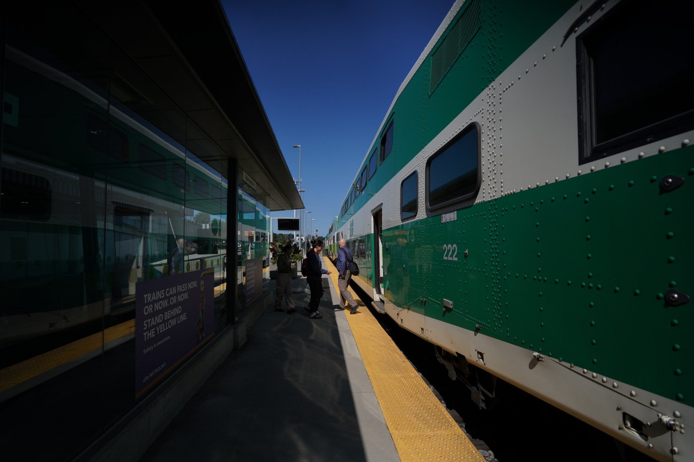 Missed signal led to near-collision of GO trains in Burlington, Ont ...