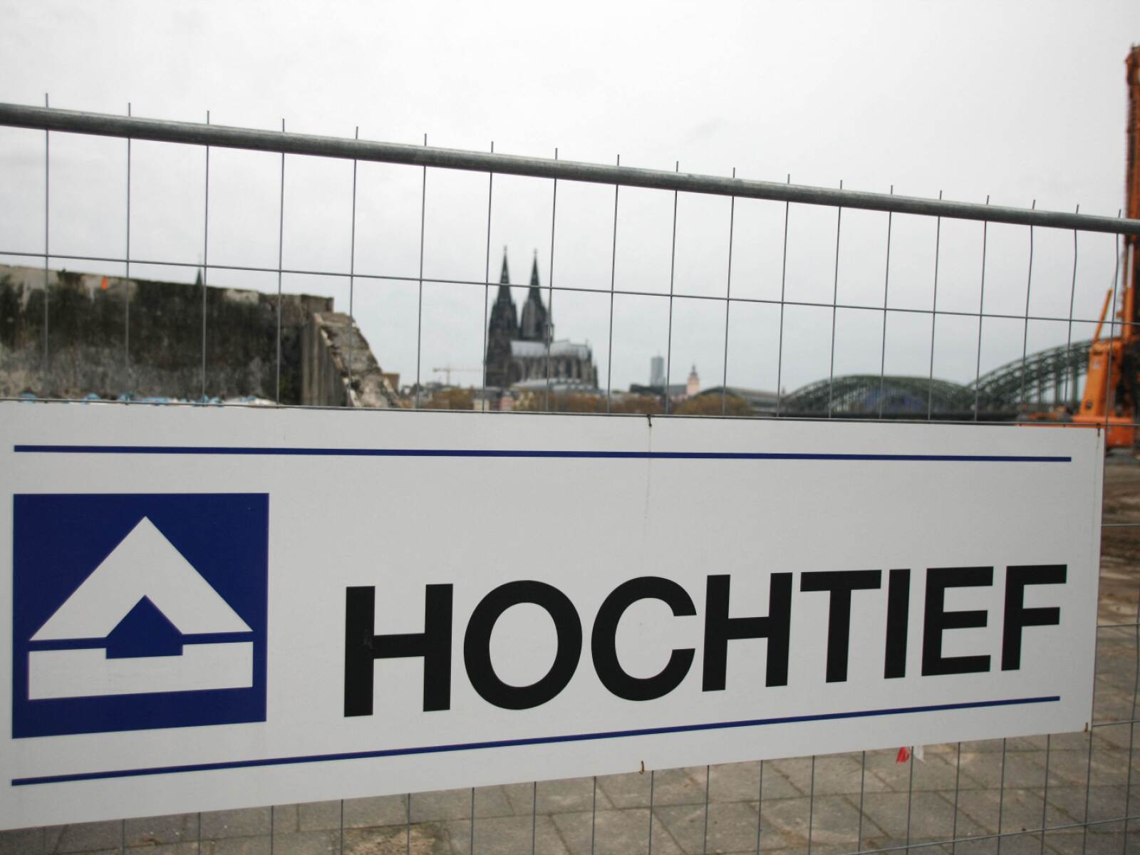 Baukonzern Hochtief steigt erstmals in den DAX auf