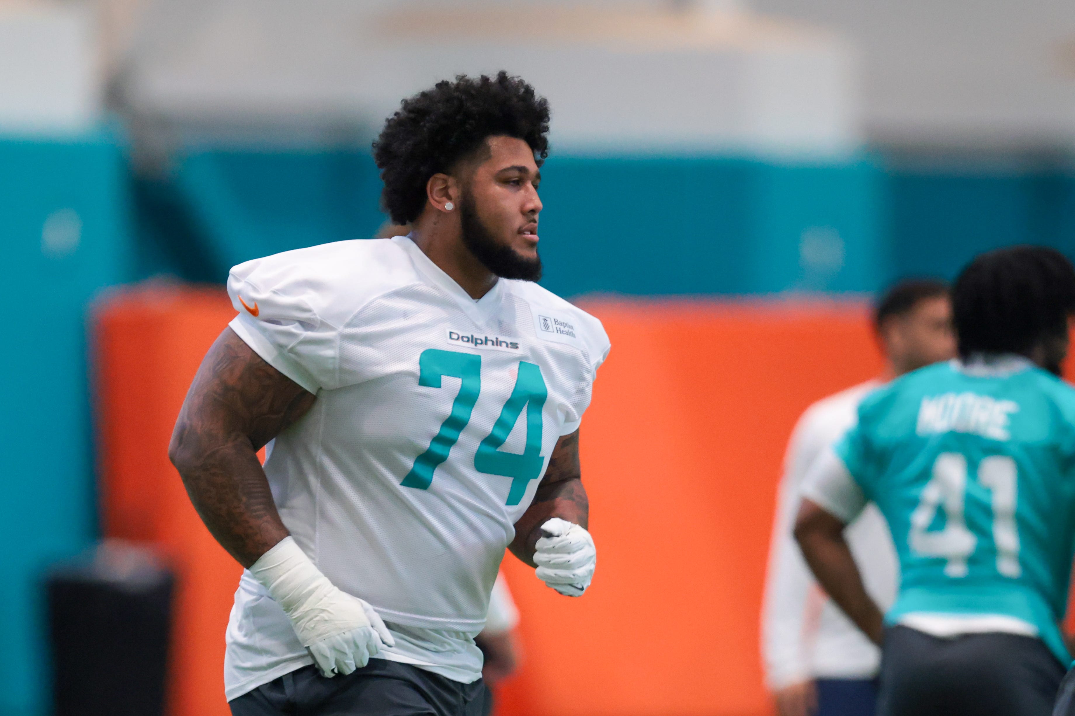 Miami Dolphins sign guard/tackle Kadyn Proctor, 10 other draft picks