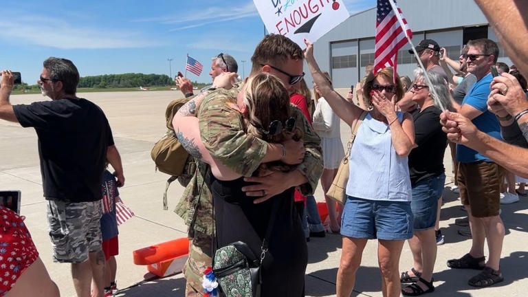 Emotional homecoming for last of Wisconsin National Guard troops ...
