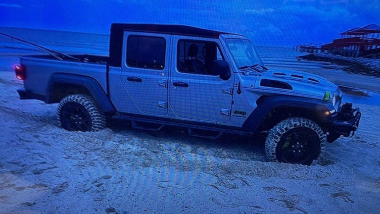 Florida man flees traffic stop, jumps curb, beaches truck, Waveland ...