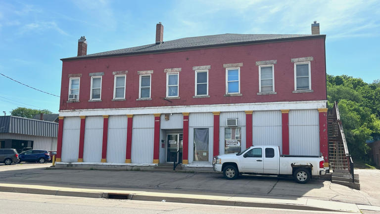 Dubuque council clears way for demolition of 170-year-old former ...