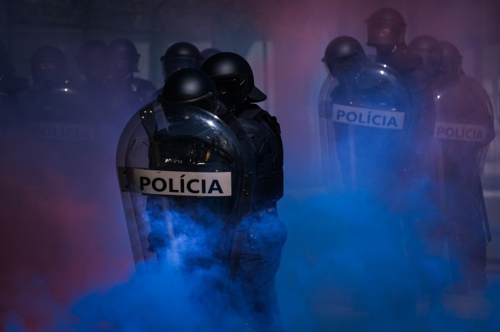 PSP deteve várias pessoas após confrontos entre manifestantes e polícia ...