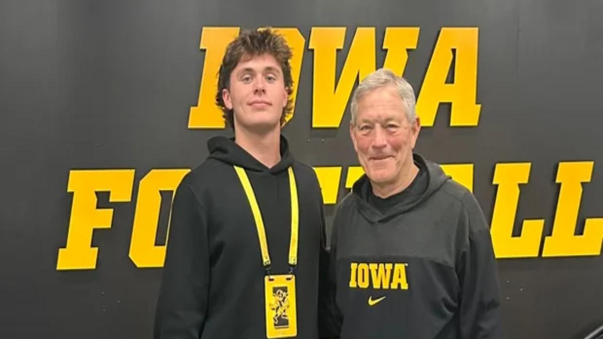 Son of Iowa football coach lands first college offer and sparks ...