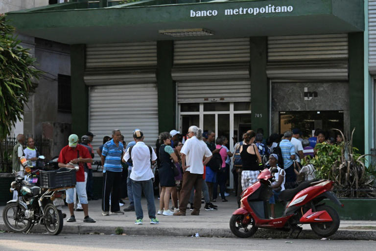 US sanctions interrupt Visa, Mastercard payments in Cuba