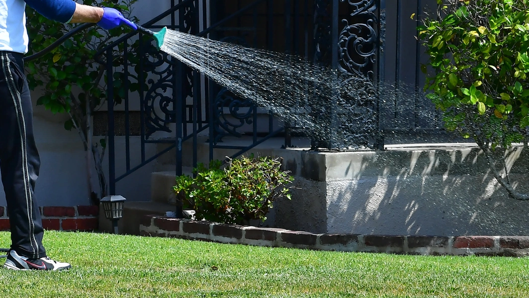 16 common lawn watering mistakes