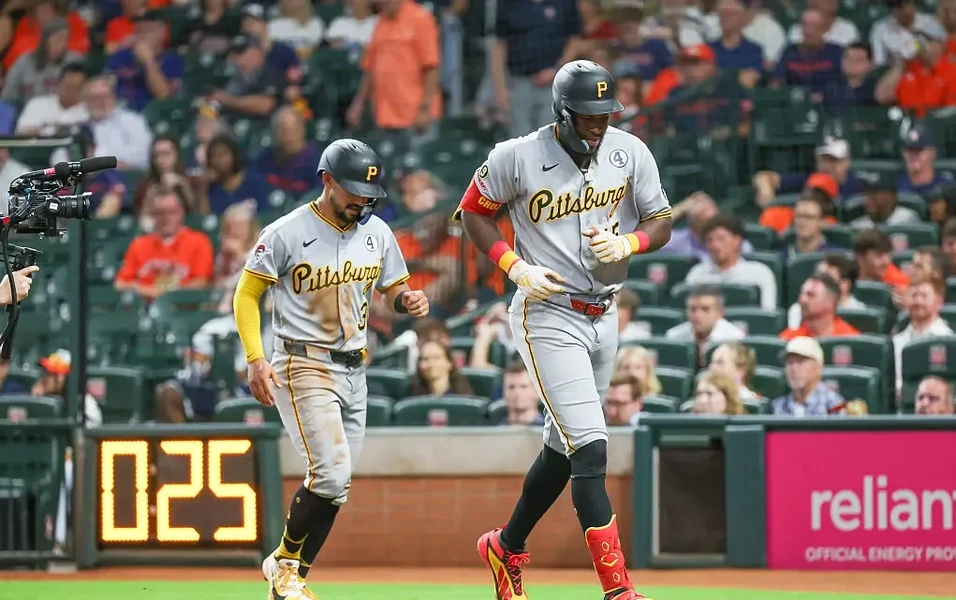 Pirates' power surge fuels fourth straight win over Astros
