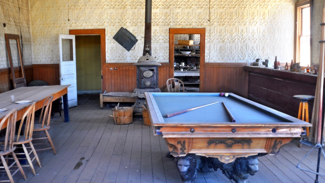 11 historic glimpses of pool halls and billiards culture