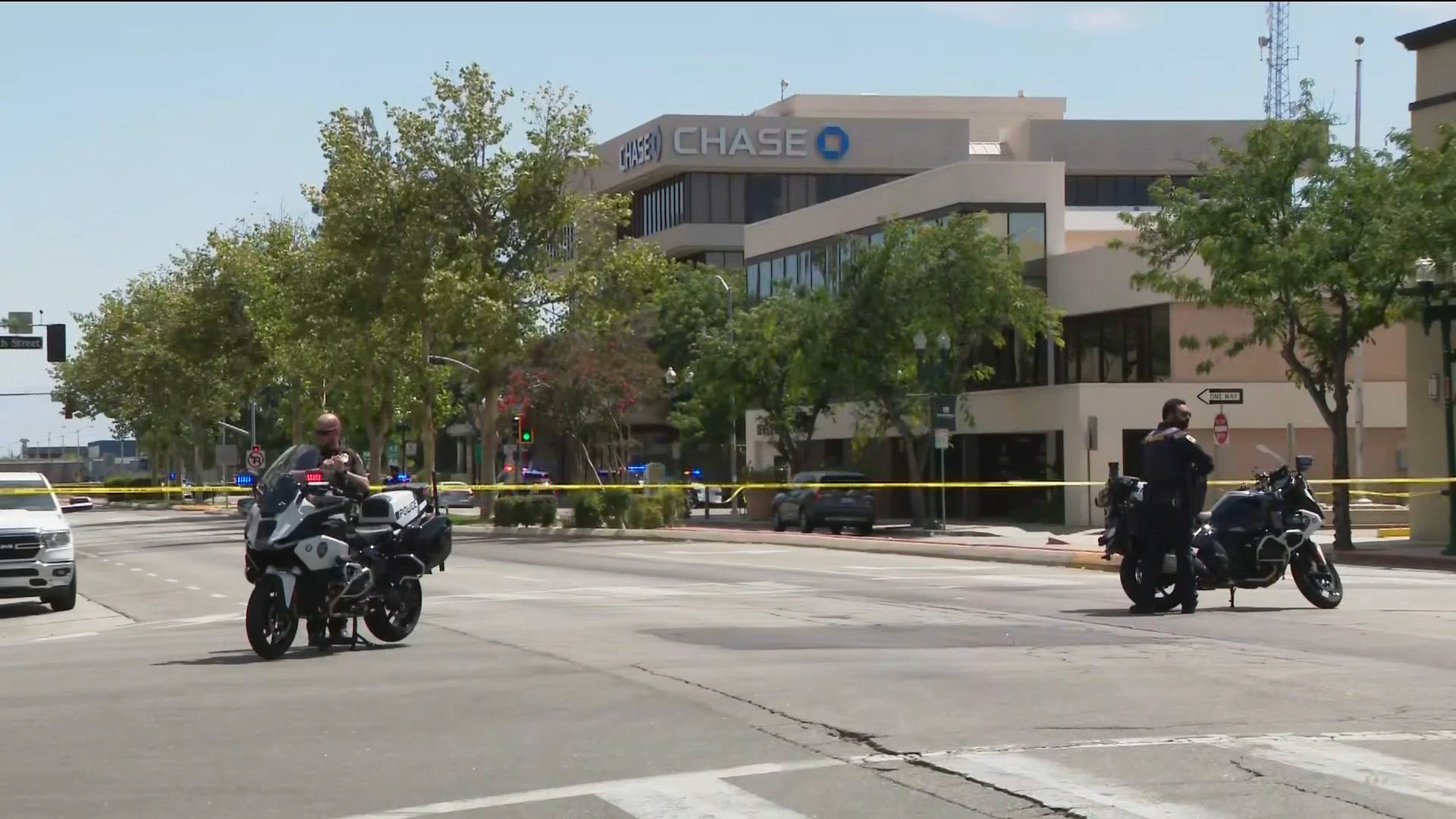Man holding hostages inside Bakersfield bank shot and killed by FBI agents