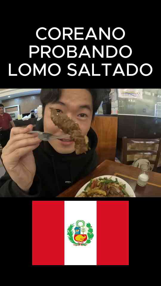 Coreano probando lomo saltado por primera vez en Lima Perú