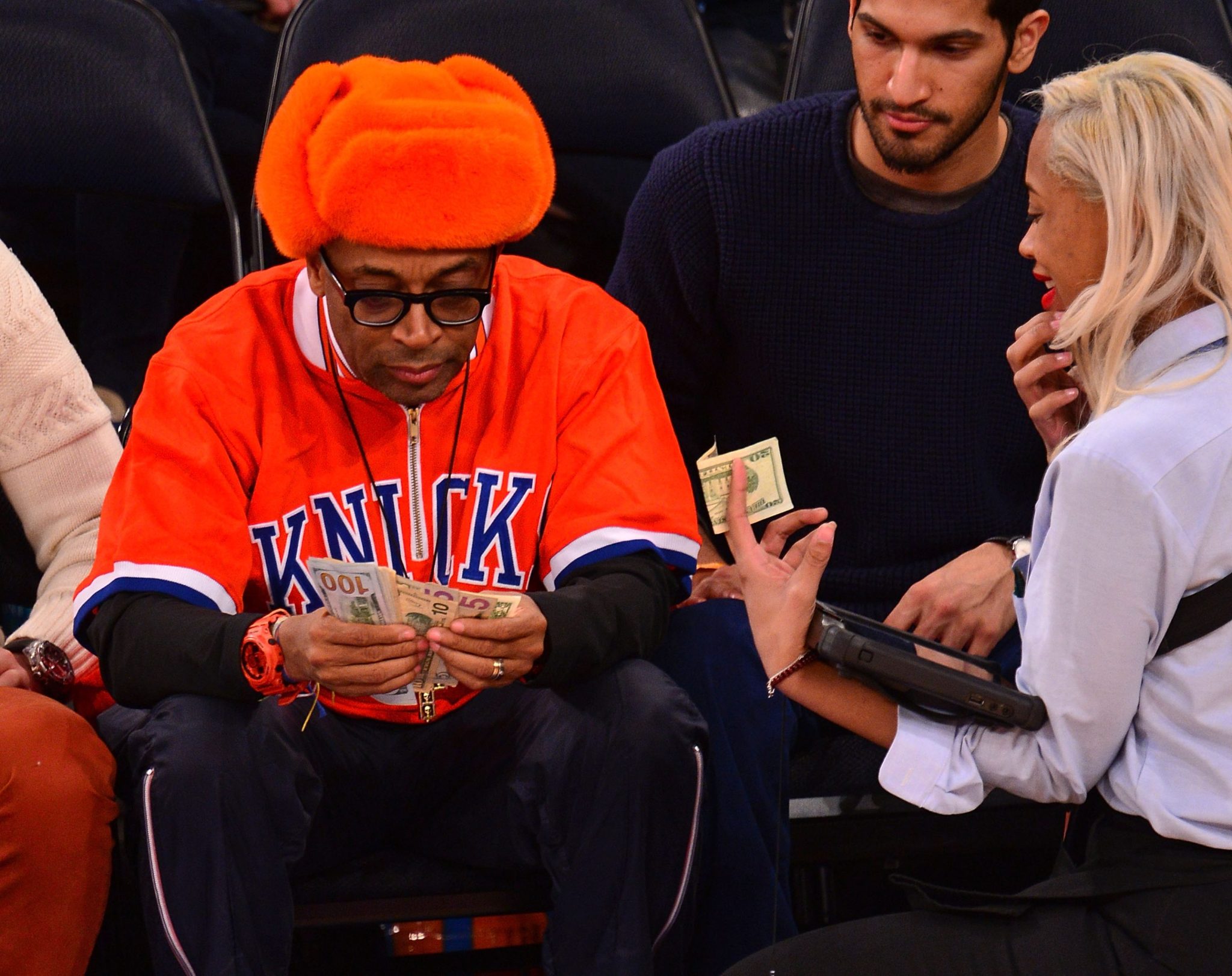 This NYC bar just covered everyone’s tabs because the Knicks won, and ...