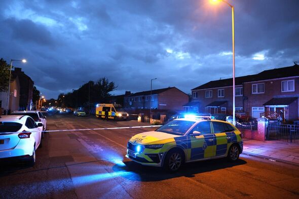 Teenager shot in arm and collapses on Liverpool street as police launch ...