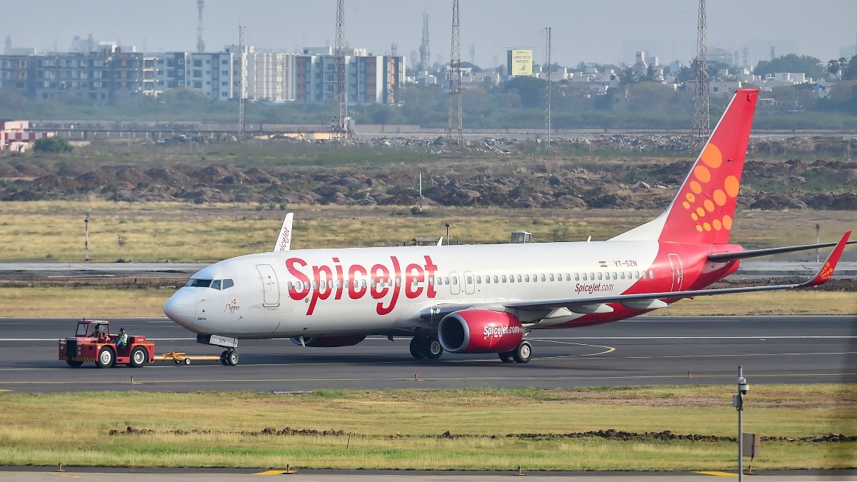 SpiceJet's Pune-Dubai flight delayed overnight, passengers stranded