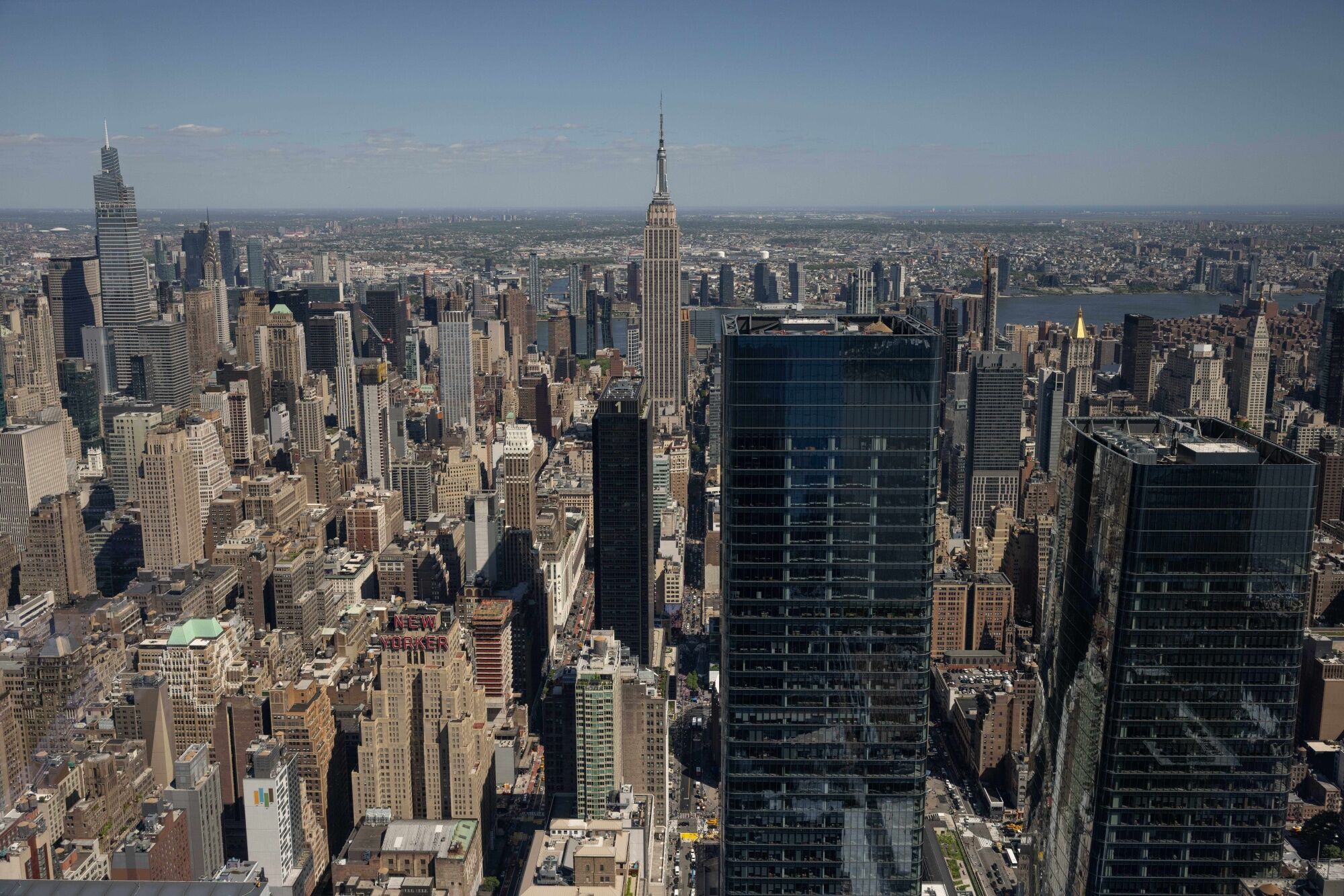 DE Shaw extends client exit time to 4 years, shuts two funds