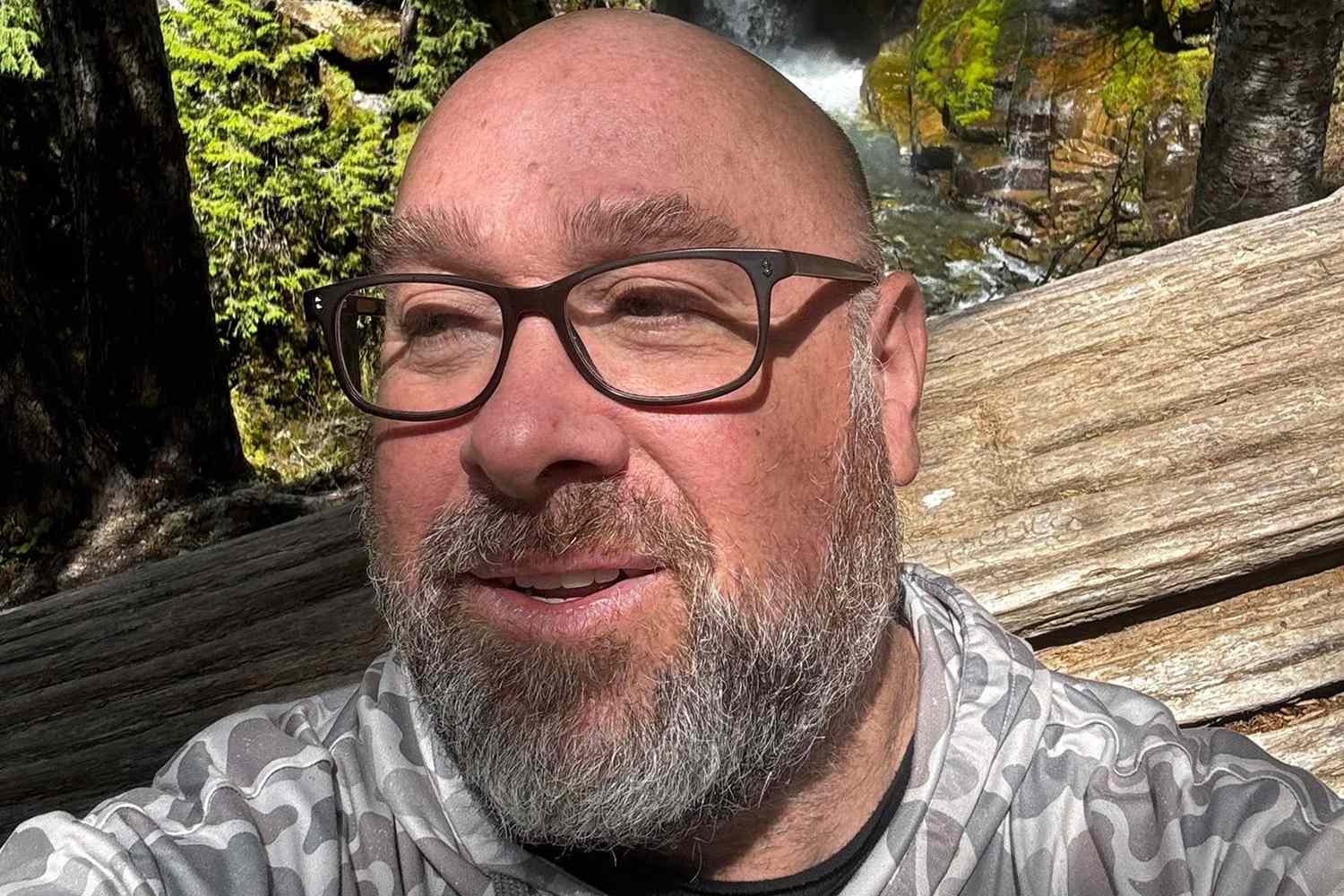 Volunteer firefighter dad of 5 killed after being pinned by pallet in ...